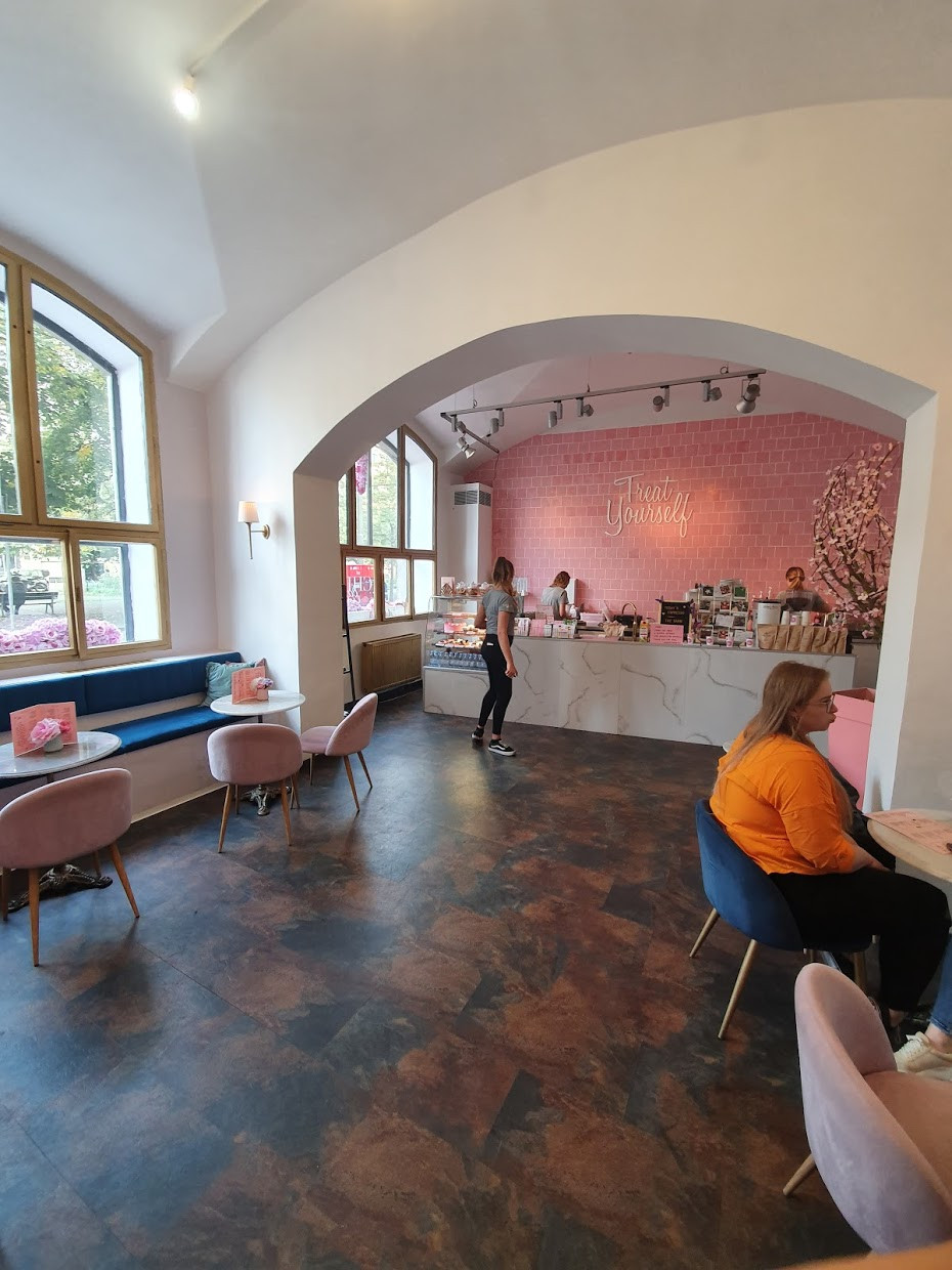 Chloé Cafe (Map, Images and Tips) | Seeker