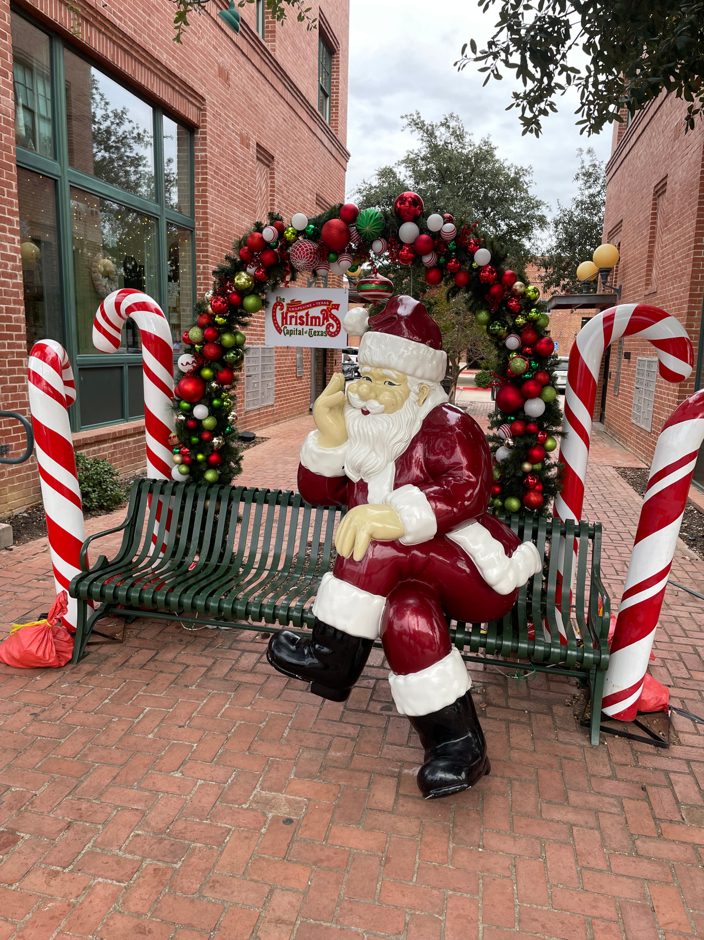 Santa Bench (Map, Images and Tips) | Seeker